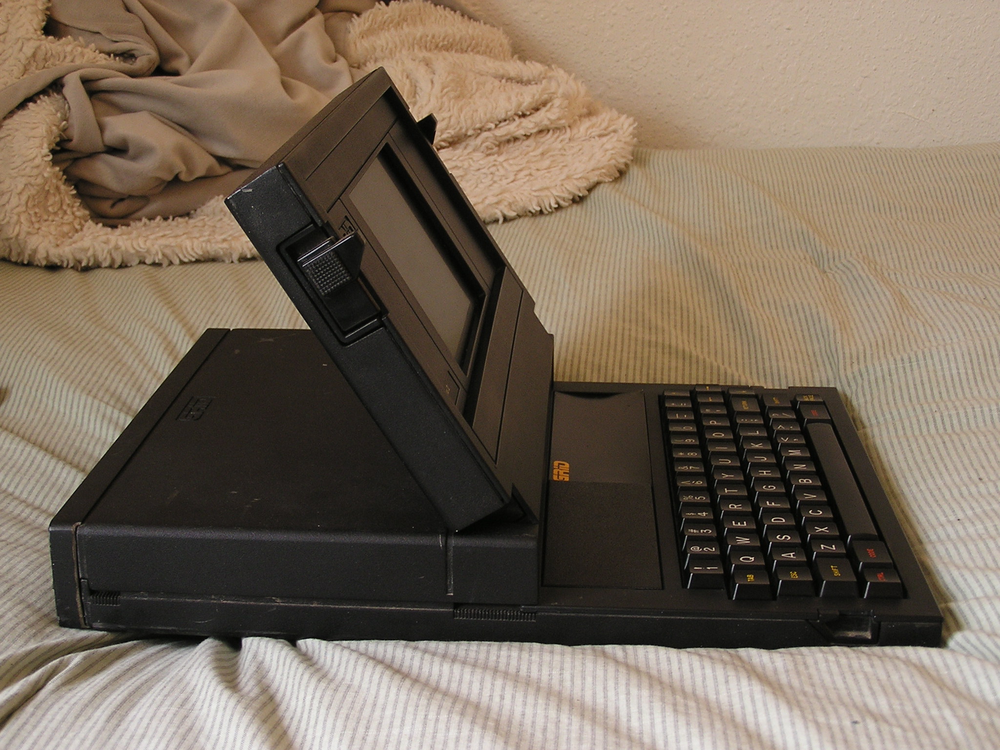 Vintage Space Laptop? (GRiD Compass II) – jacobblogs